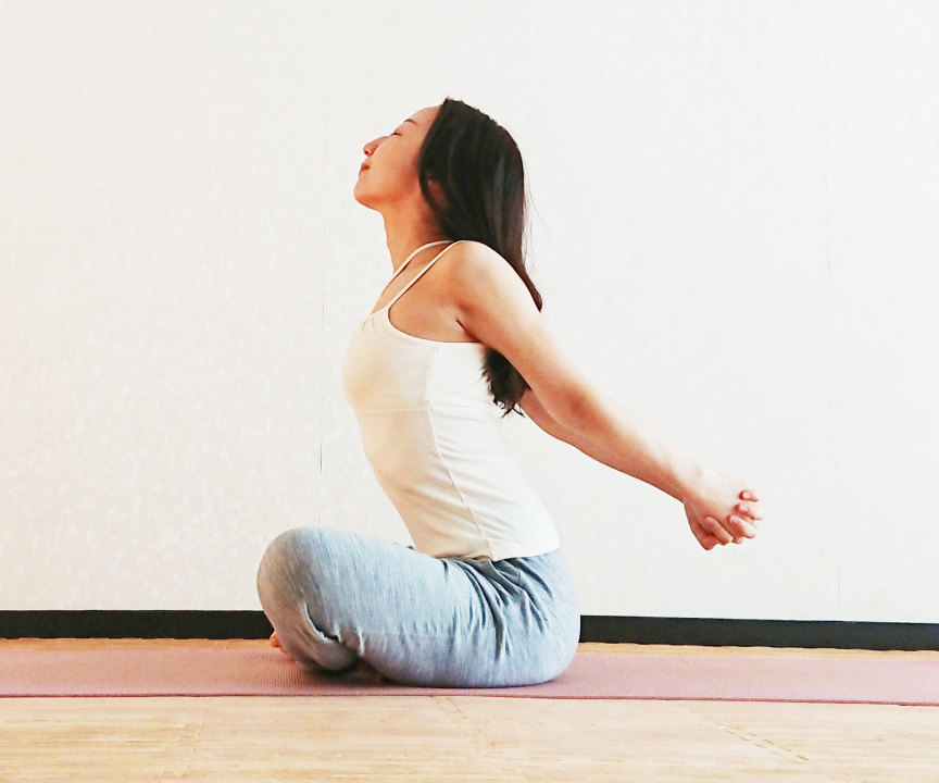 【オンライン講座】首・肩・肩甲 20分ですっきりヨガ｜京都府で習い事なら、JEUGIAカルチャーセンターイオン京都洛南（京都市南区）